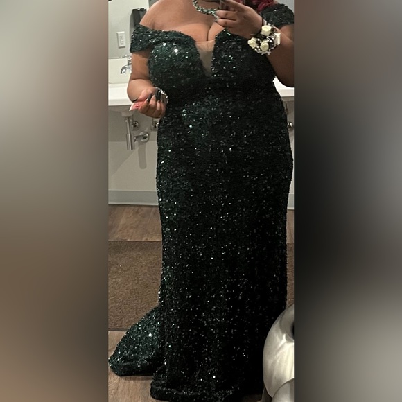 Sherri Hill | Dresses | Emerald Green Sequin Prom Dress With Train | Poshmark